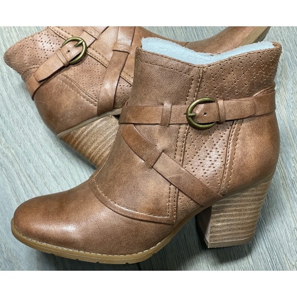 BareTraps | Shoes | Baretraps Womens Launa Booties Leather Like Nwb ...